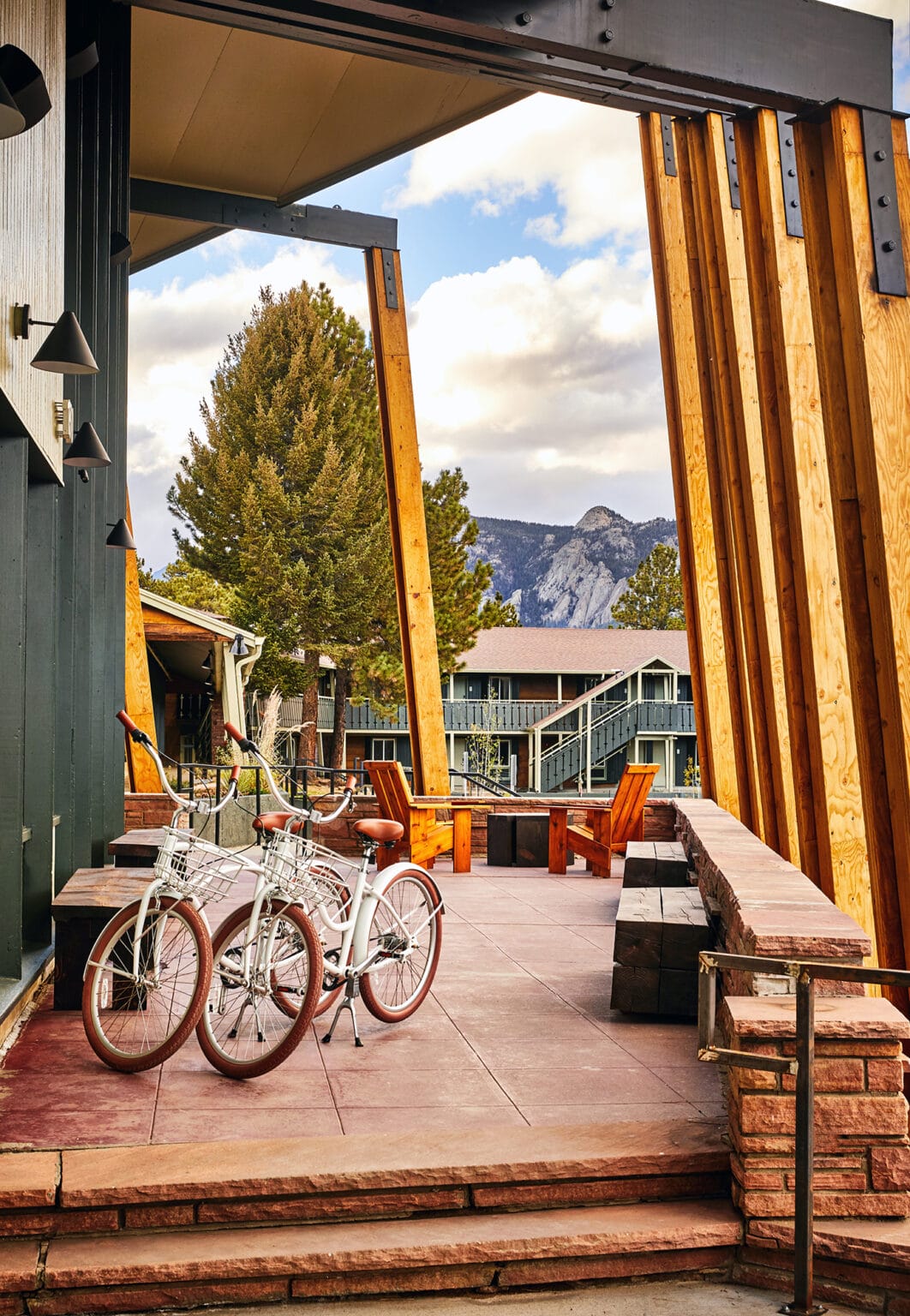 TRAILBORN - Electric Bowery